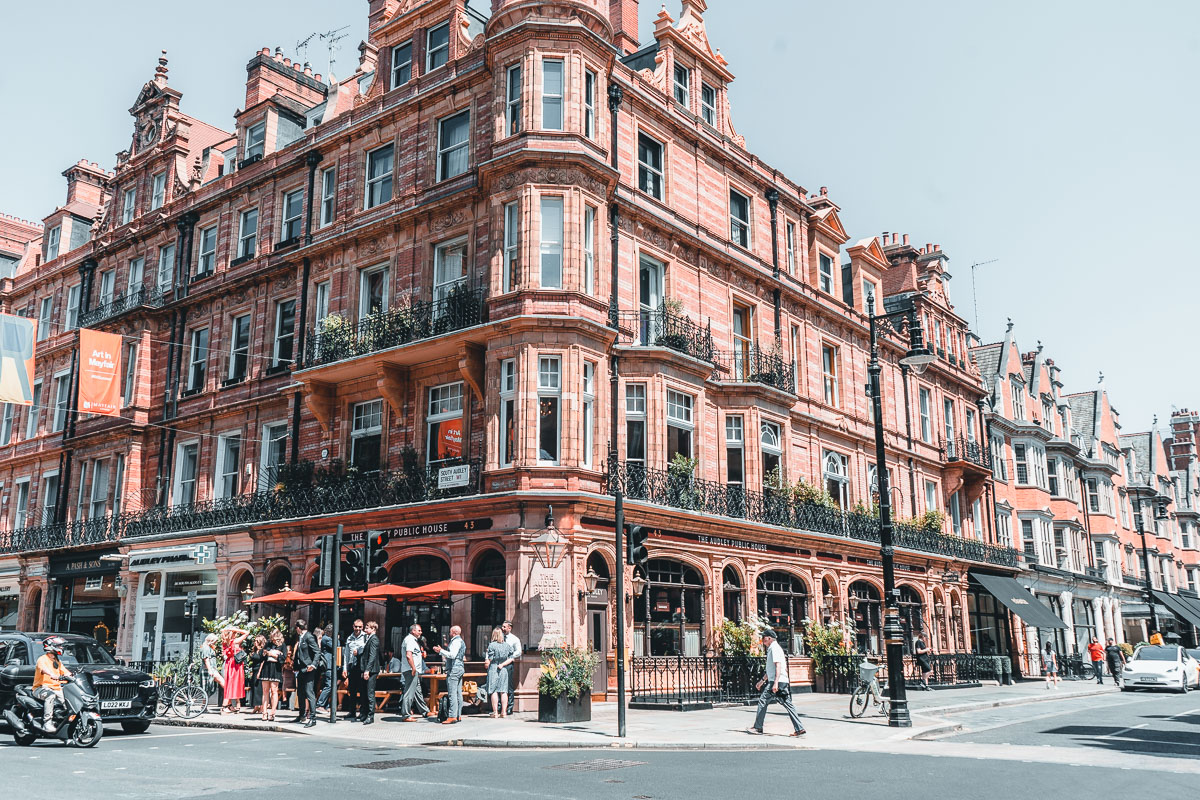 The 13 Best Bars in Mayfair: From Cosy Cocktails to Literary Libations